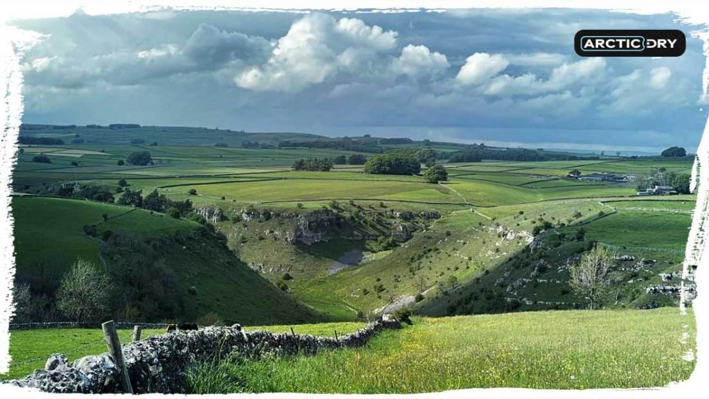 The Top 10 Best Peak District Walks (Full Guide) - ArcticDry